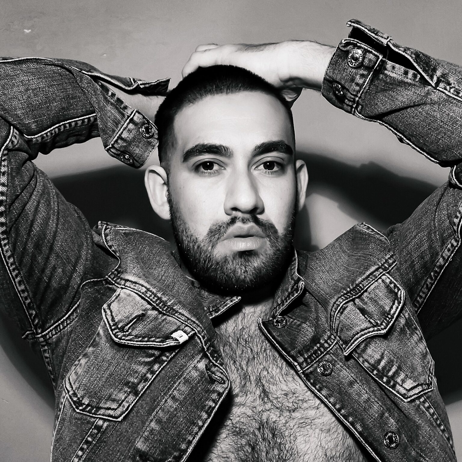 DAVO: Lanza su nuevo single "Quitémonos La Ropa"