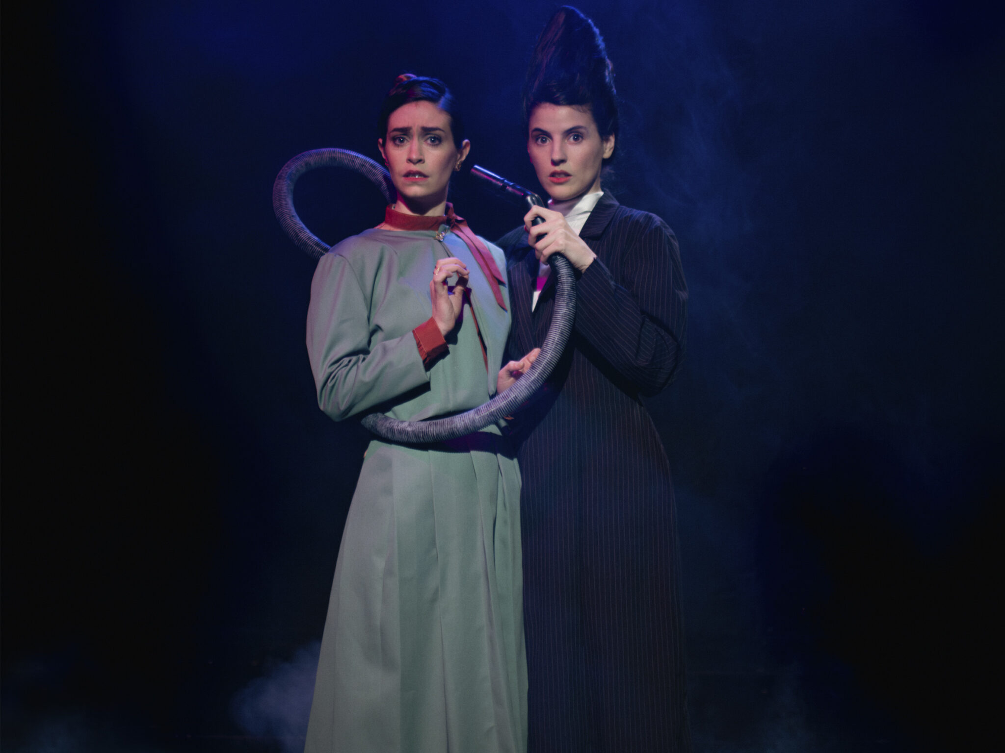 La Bicha: estreno de una distopía teatral en Caras y Caretas - Shock ...